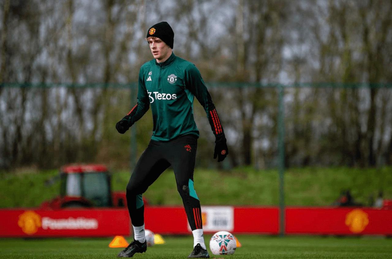 Toby Collyer Solution To Man United’s Defensive Midfield Dilemma | Man ...